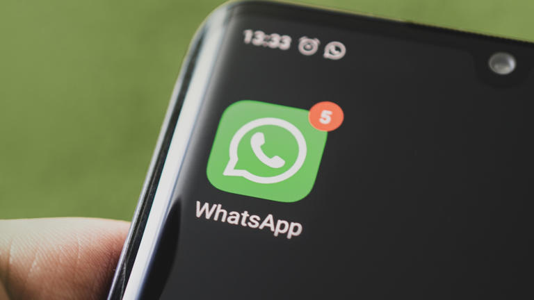 WhatsApp is now rolling out missed call messages
