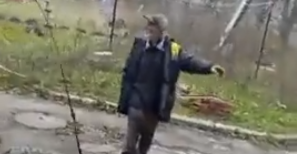 Video: Ukrainian man tells Russian soldiers to "stop coming here"