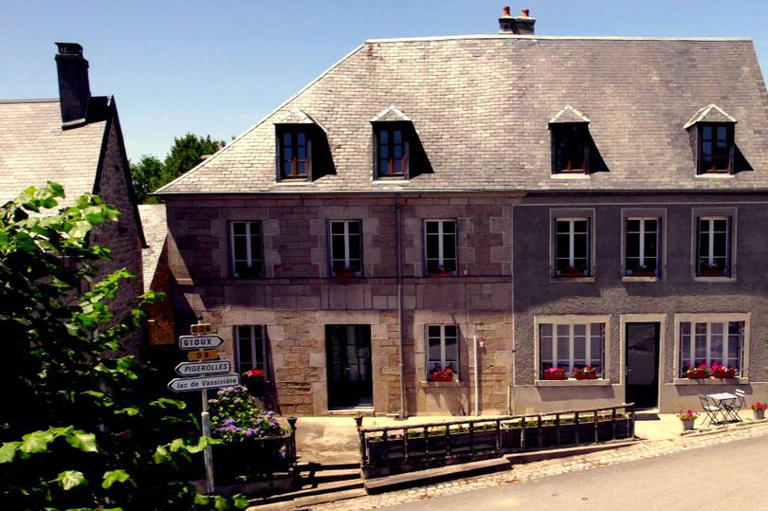 Northern Ireland couple win life-changing prize on Channel 4 show