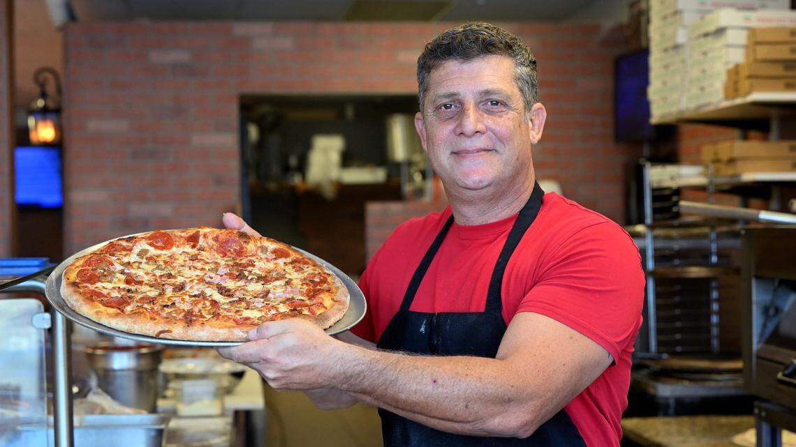 Bradenton 'neighborhood pizza joint' opens with New York pies. Take a ...
