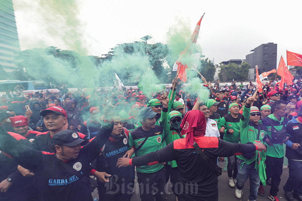Simak! Daftar daerah UMP & UMK 2026 tertinggi jika cuma naik 3%