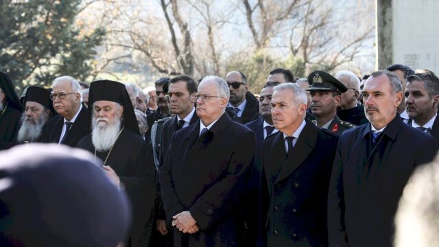 «Παρών» στην επέτειο του Ολοκαυτώματος στα Καλάβρυτα ο Τασούλας ...