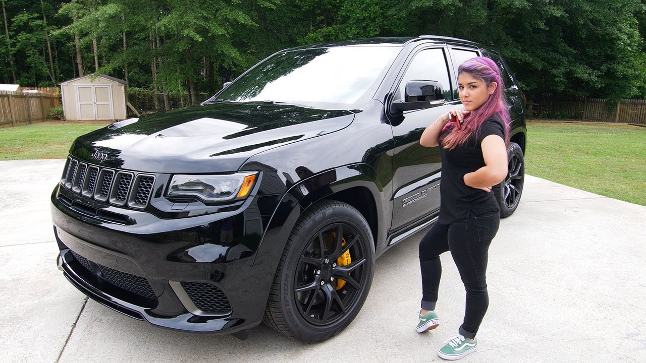 My girlfriend drives 700HP for the first time (Jeep Trackhawk reaction)