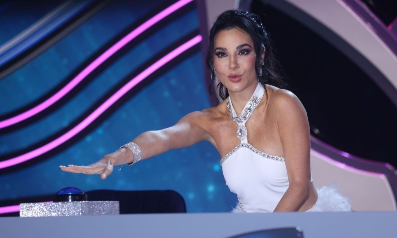 Martha Higareda se deja ver por primera vez tras dar a luz a sus ...