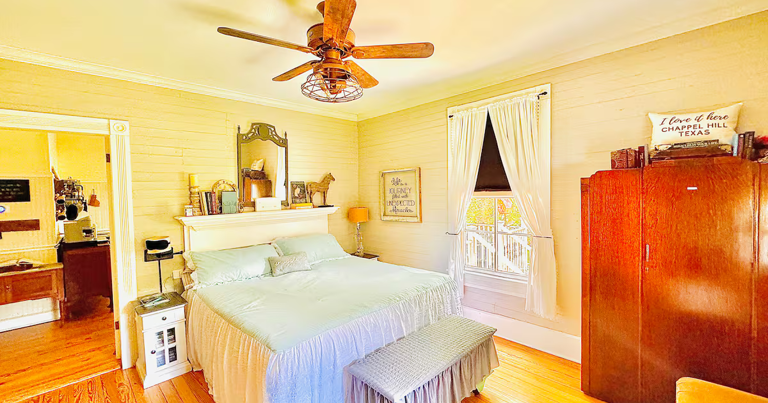 You'll feel like you're sleeping in a Hallmark movie in this Texas Airbnb