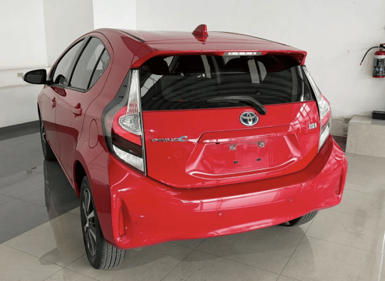 Este auto híbrido seminuevo podría ser tu opción si quieres un Toyota ...