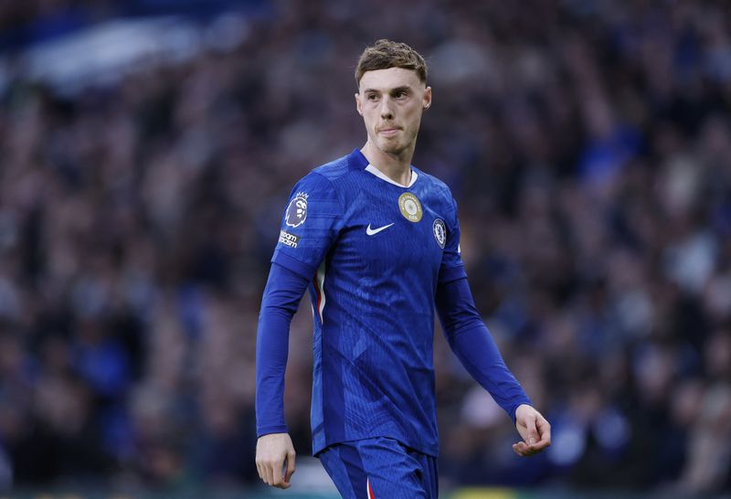 Soccer - Chelsea return to top four with 2-0 home win over Everton