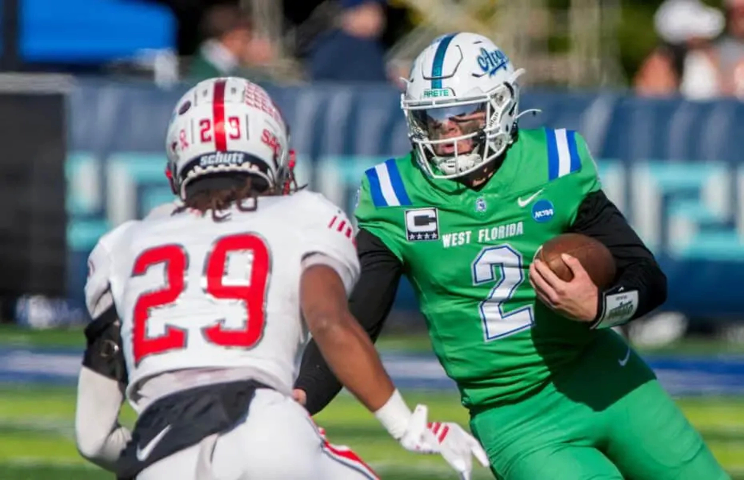 Wisconsin Badgers in contact with impressive 44 TD West Florida QB-WR duo