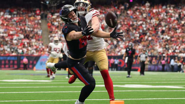 Texans adding 100-catch playmaker to roster before Cardinals game