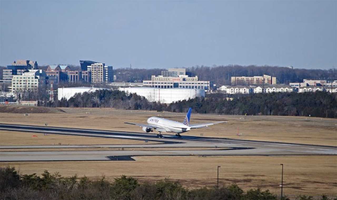 United flight bound for Japan returns to Dulles after mechanical issue ...