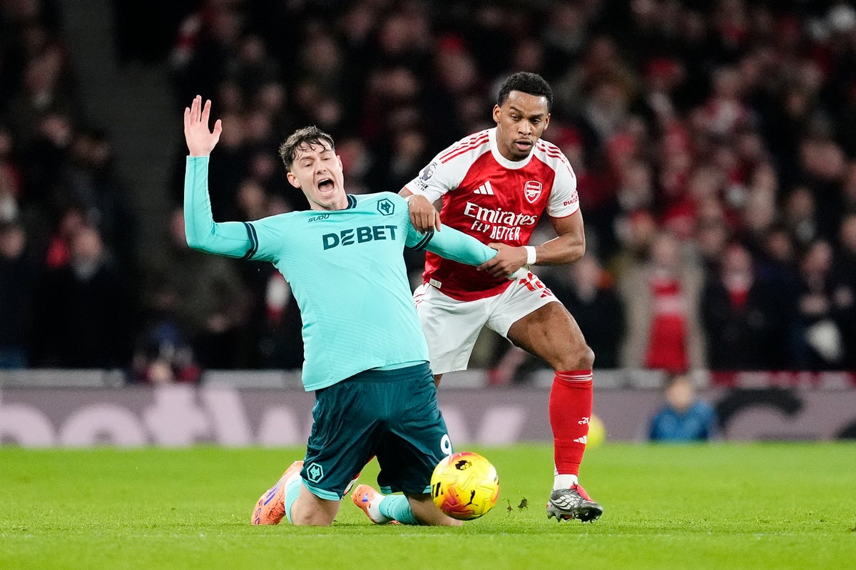 Premier League leaders Arsenal host rock-bottom Wolves