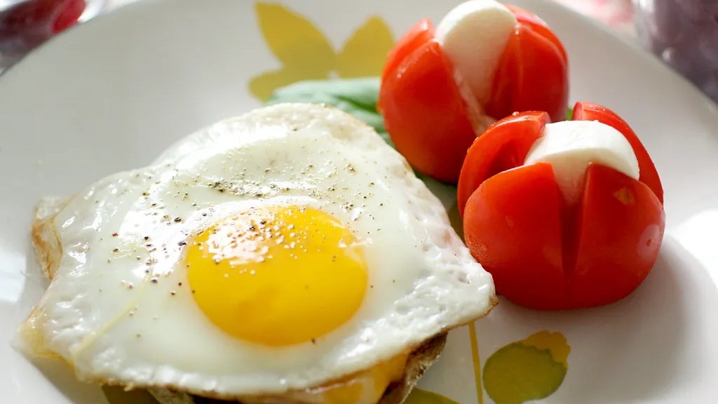 4 eggs a day? What nutritionists actually think about the trend
