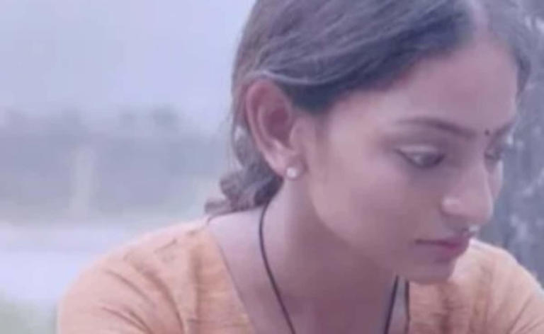 Monalisa new photo: महाकुंभ वायरल गर्ल मोनालिसा की हुई ऐसी हालत, चेहरे ...