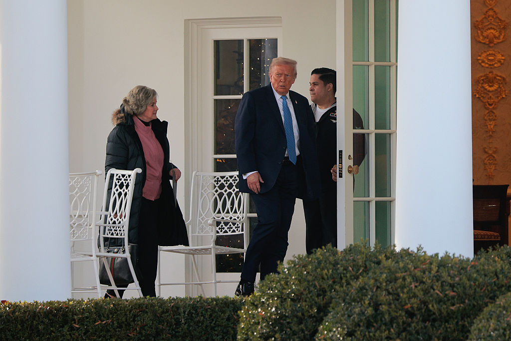 Is that a walker? Viral Trump photo sparks frenzy as viewers zoom in ...