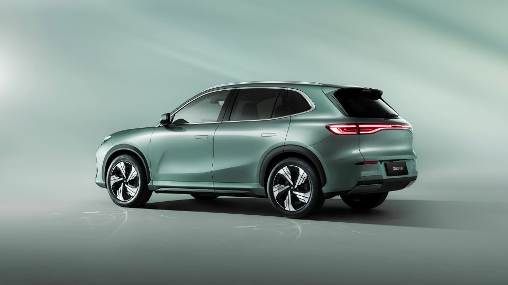 Geely unveils in-wheel motors that allow EVs to move sideways with 90 ...