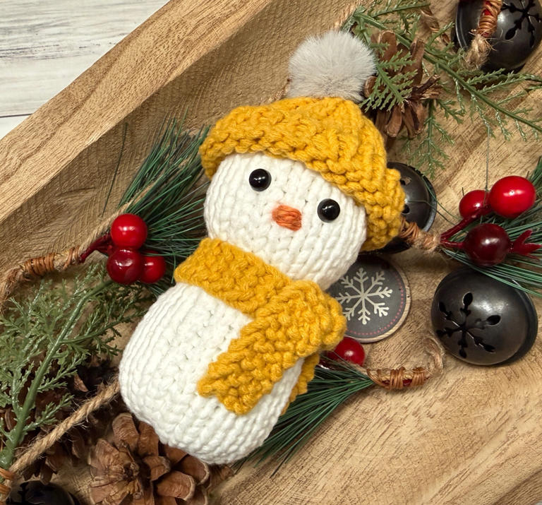 Beginner knit snowman ornament