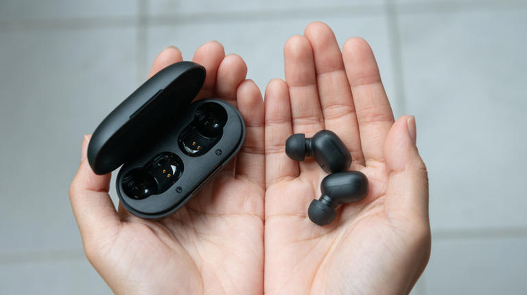 Bluetooth vs. wireless headphones: Which is better?