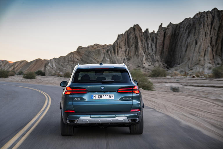 2026 BMW X5 vs. 2026 Mercedes-Benz GLE-Class: 3 key differences