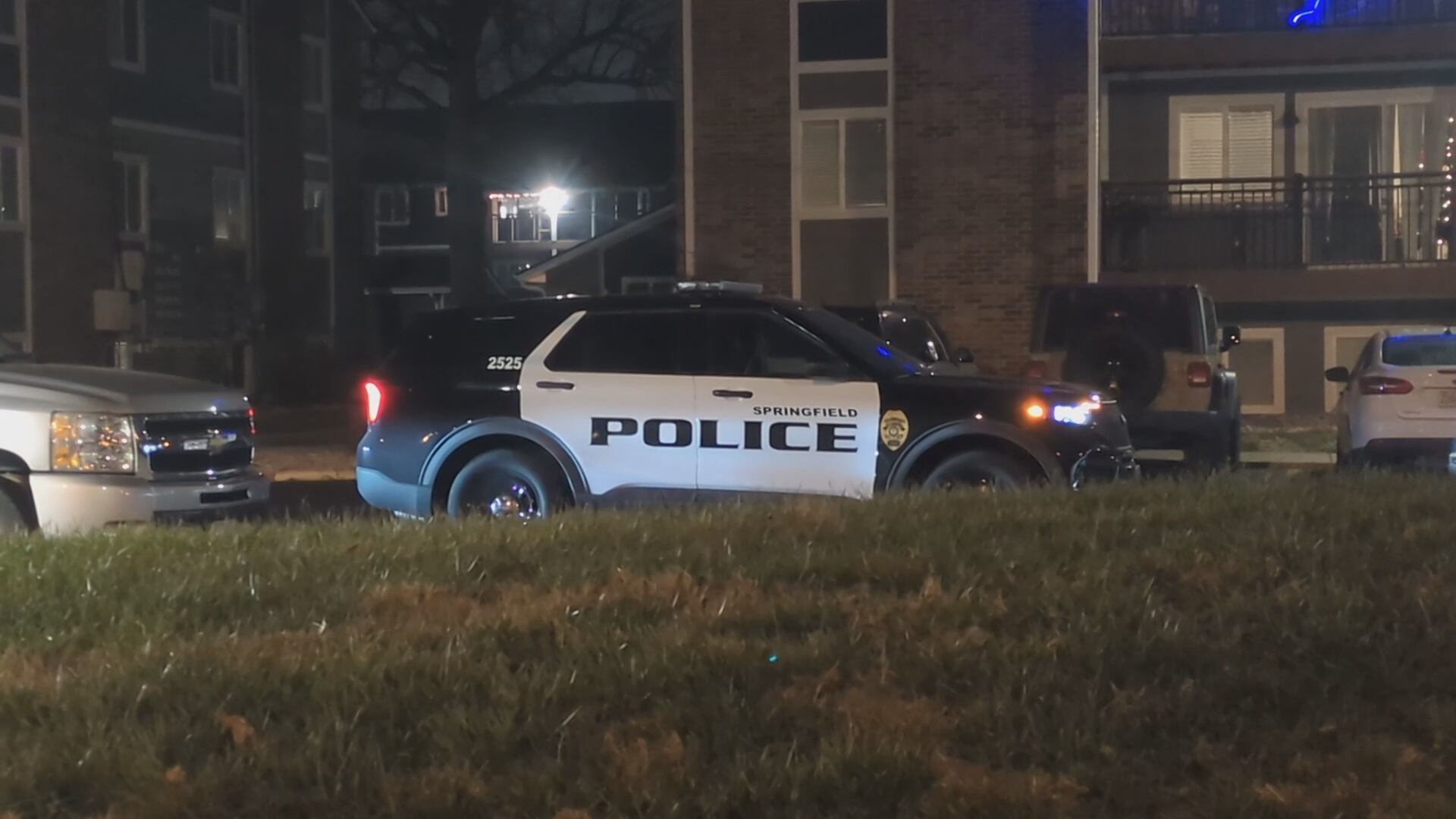 Police investigate shooting at Springfield apartment complex