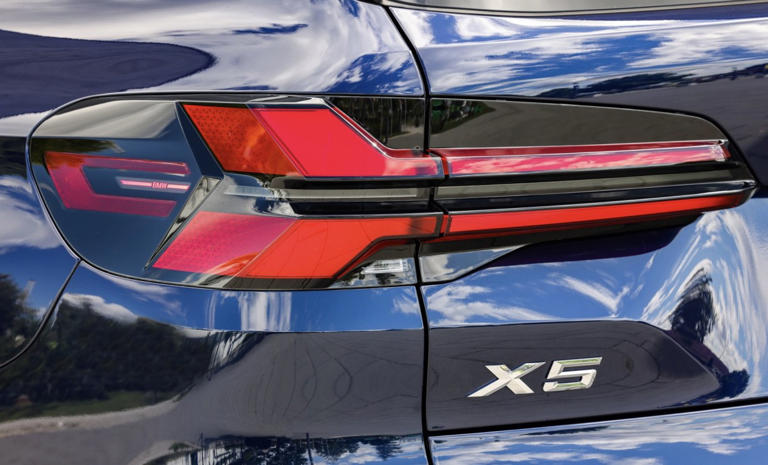 2026 BMW X5 vs. 2026 Mercedes-Benz GLE-Class: 3 key differences