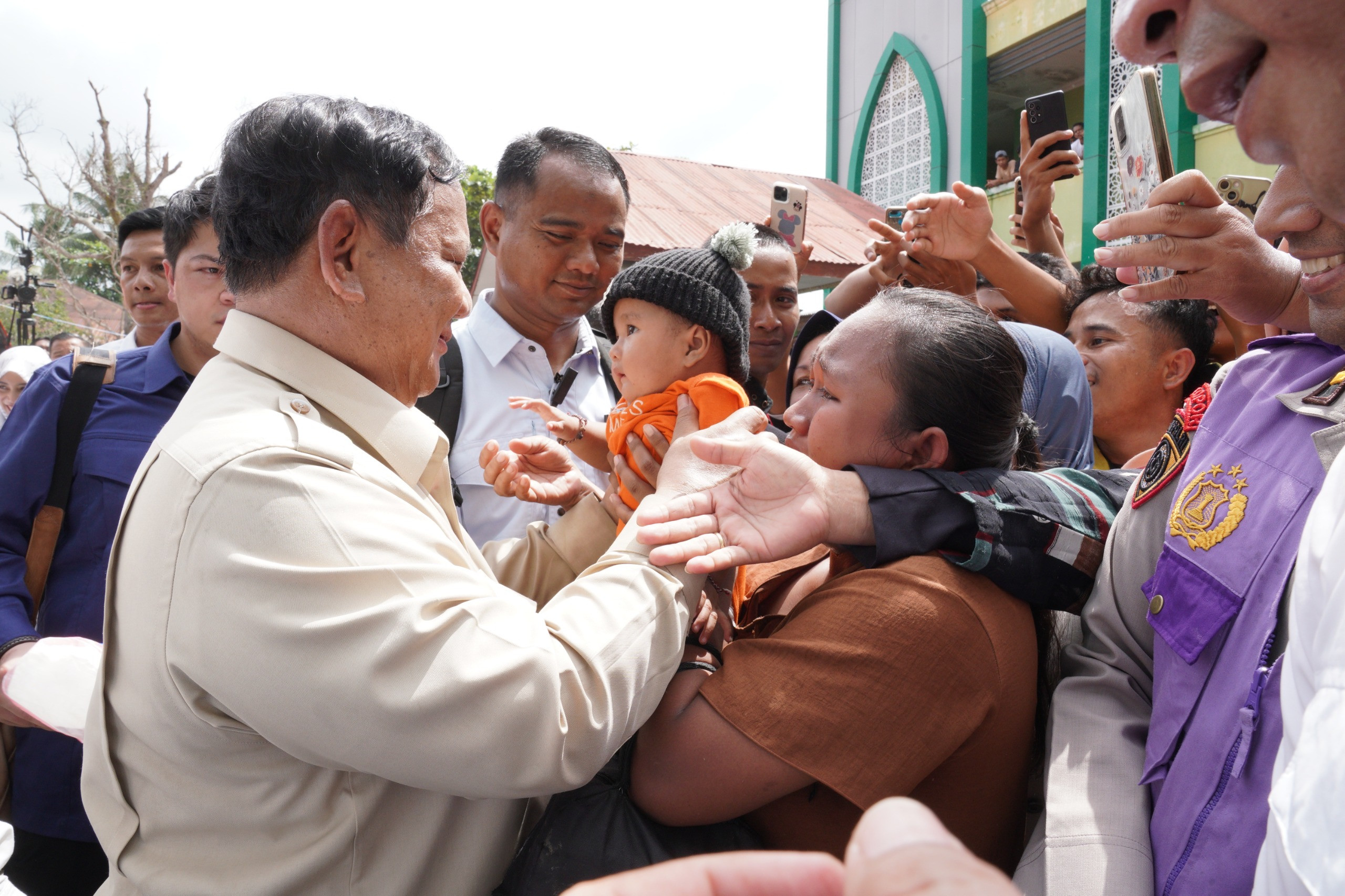 Soal pemulihan listrik di lokasi bencana, Prabowo: Saya tak punya ...