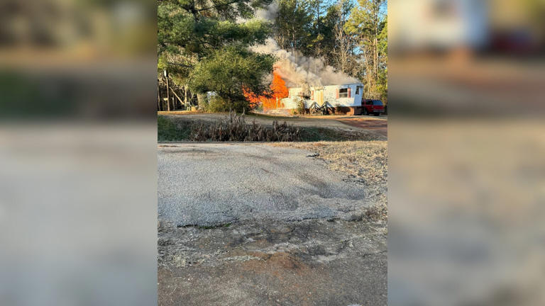 Crews respond to structure fire in Anderson County