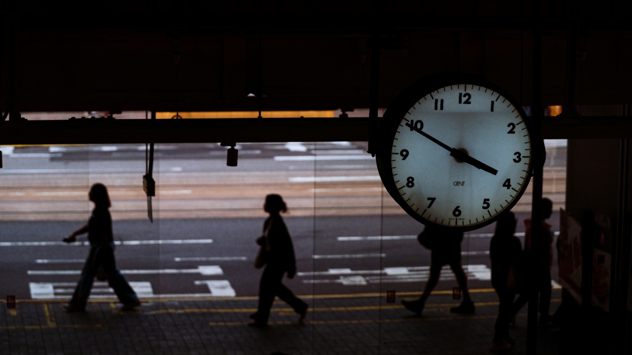 Scientist says humans could move backward in time within 4 years