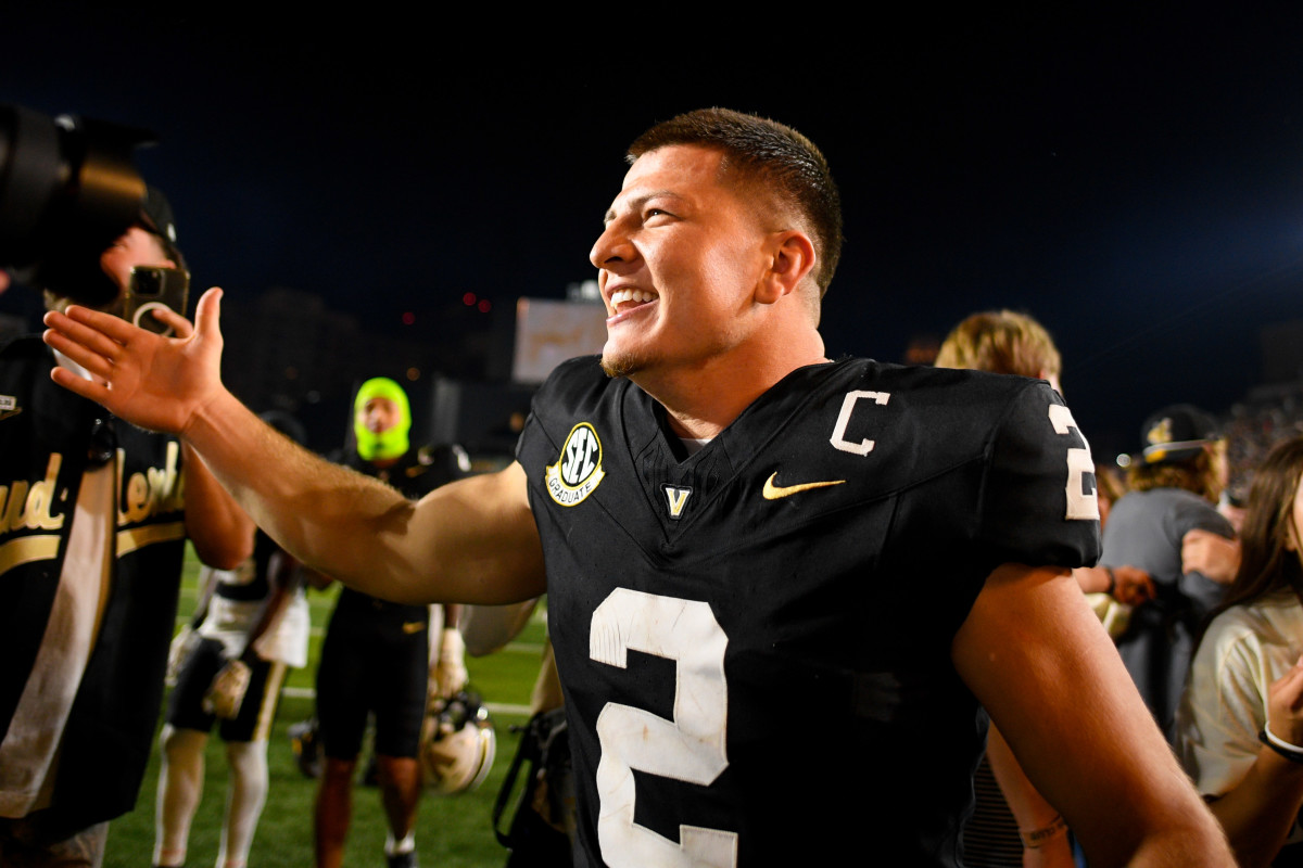 Fans are rooting against Diego Pavia ahead of Heisman Trophy ceremony