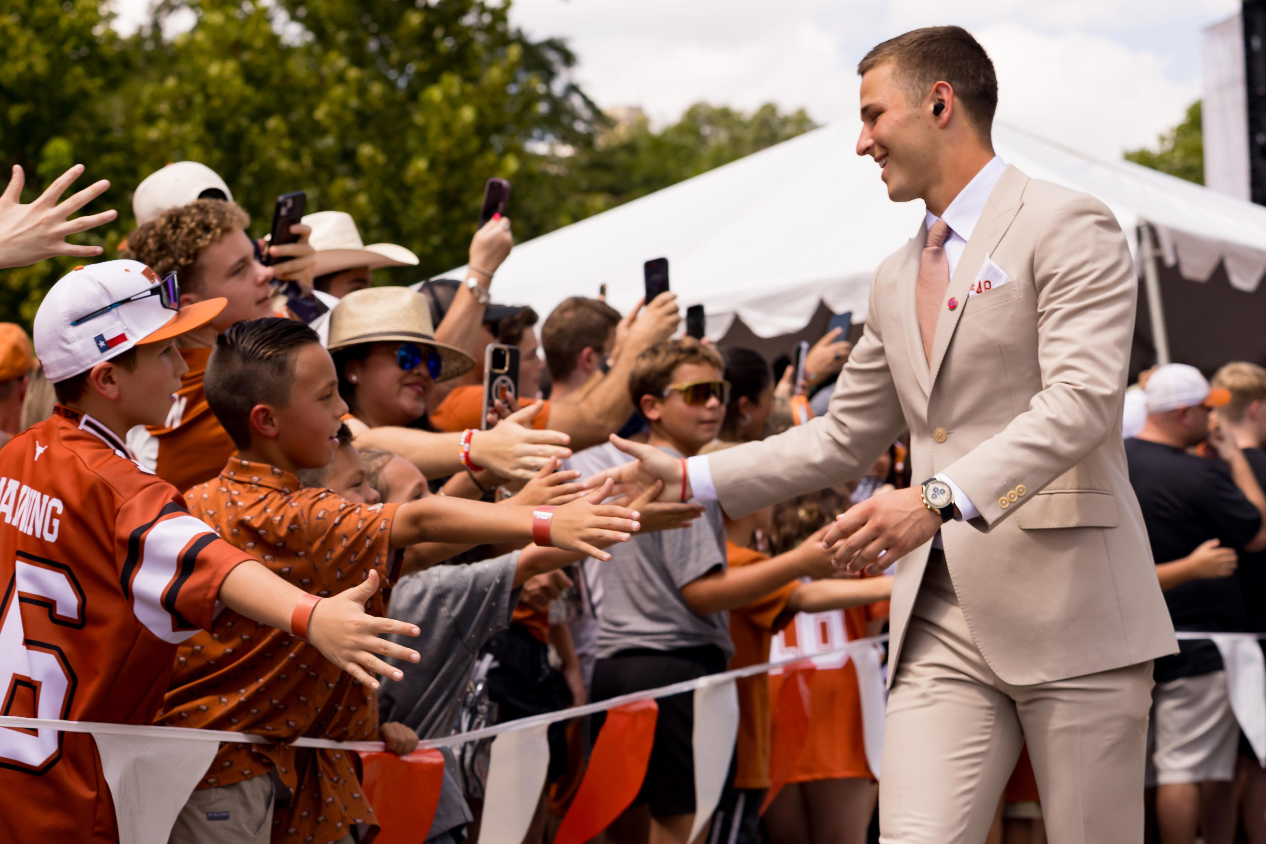 Texas football DB Michael Taaffe wins Allstate Wuerffel Trophy