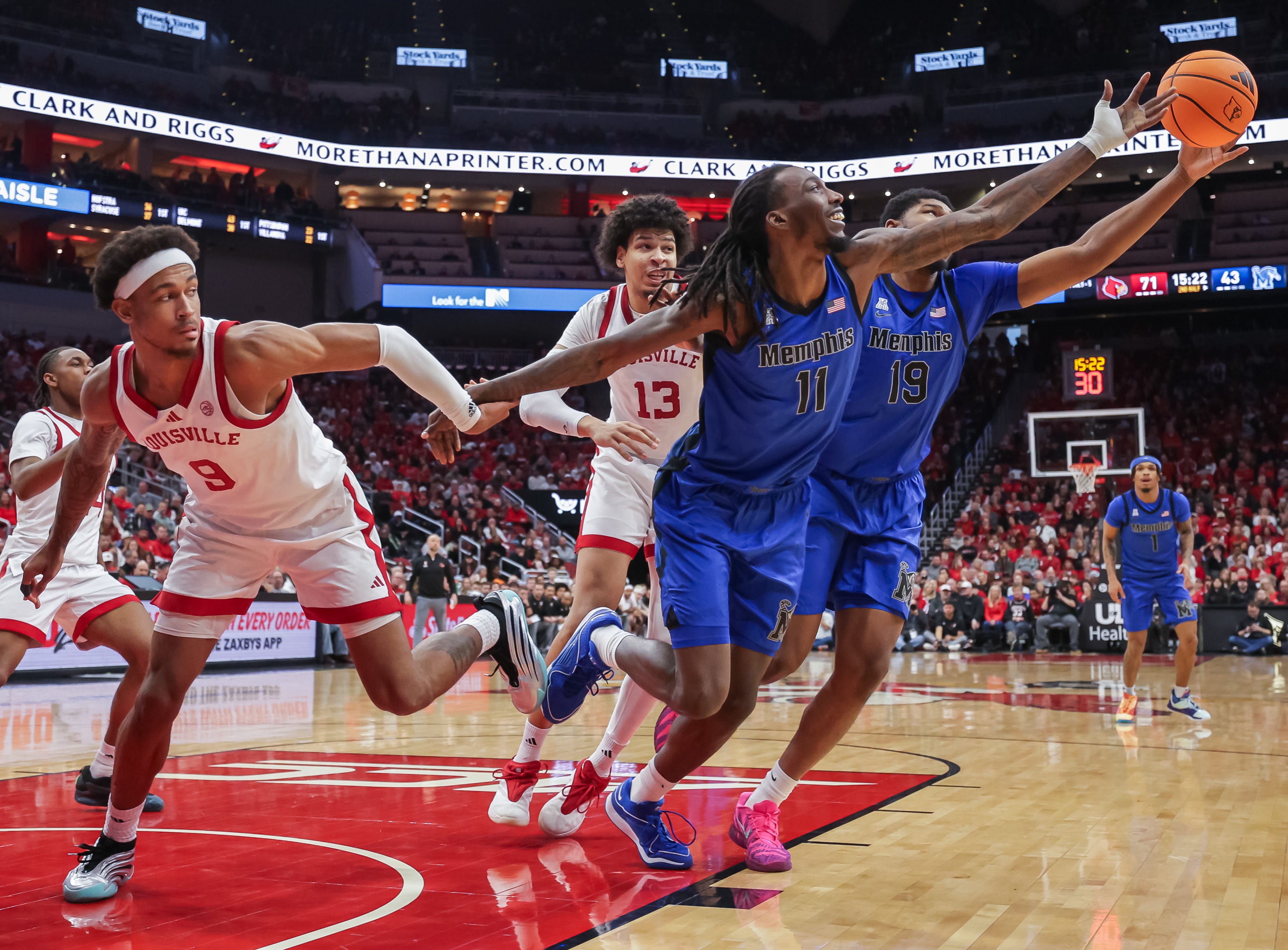 Memphis basketball vs Louisville final score: Cardinals thrash Tigers