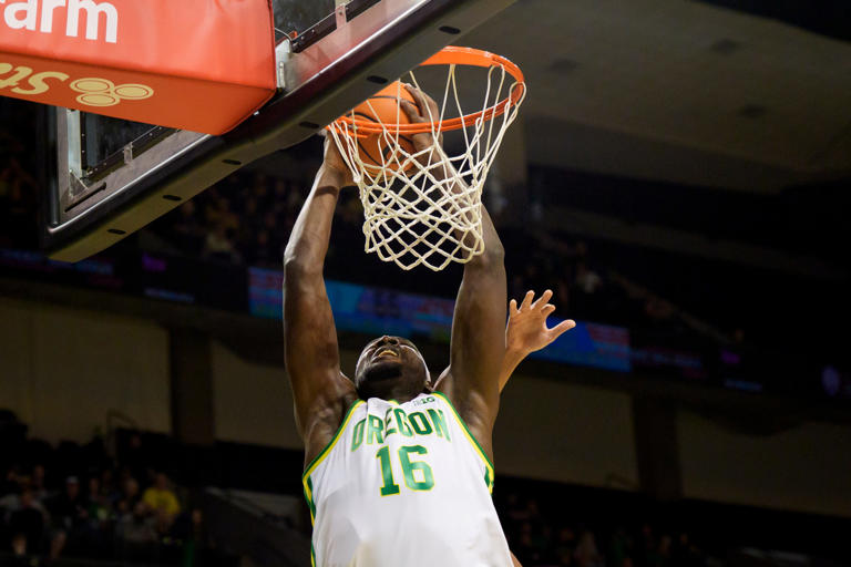 Injuries continue to mount for reeling Oregon men's basketball team
