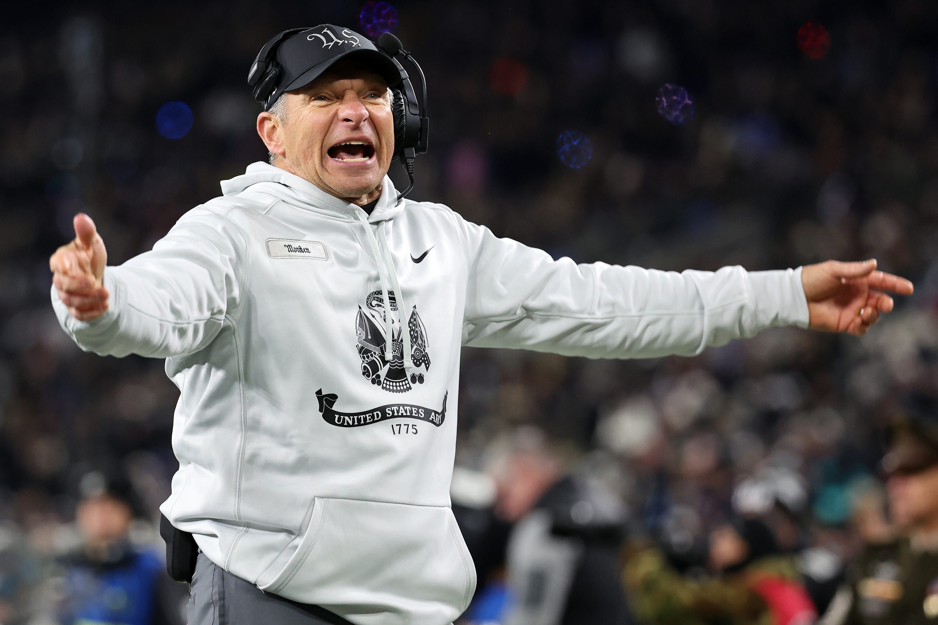 Army football can't hold second-half lead, loses to Navy by a point