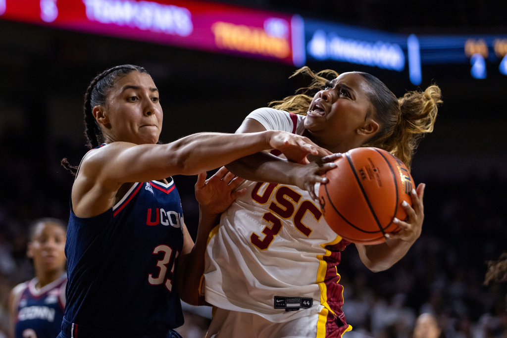 Azzi Fudd leads No. 1 UConn's 79-51 rout of 16th-ranked USC with JuJu ...