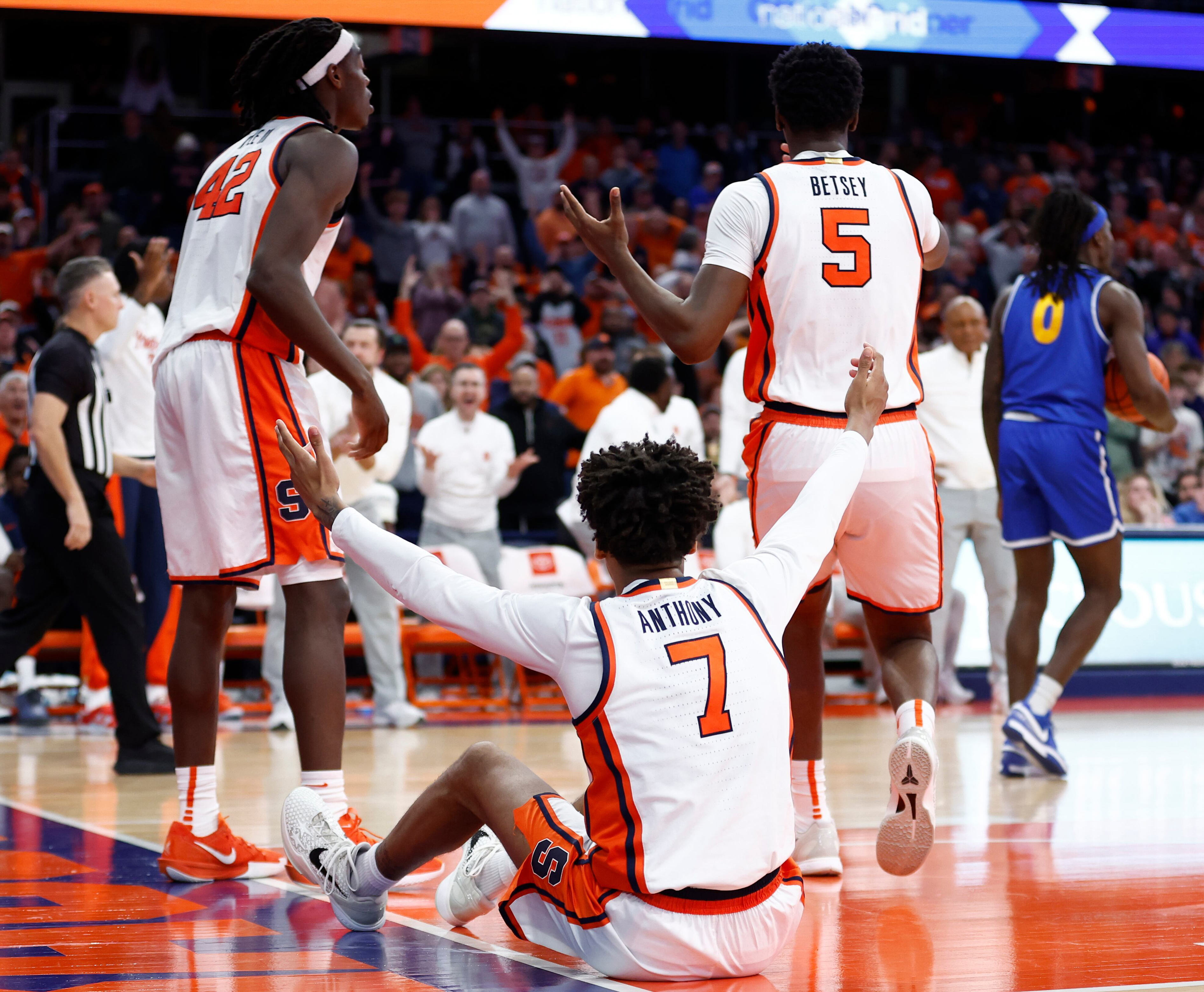 Syracuse basketball upset by Hofstra after critical calls late: Final ...