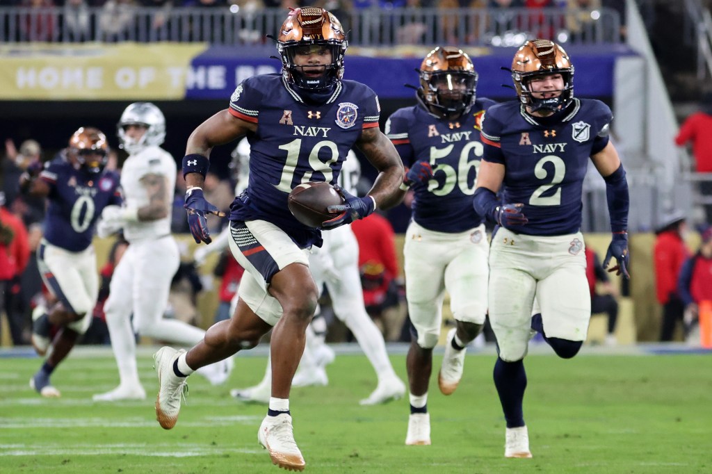 Blake Horvath’s fourth-quarter touchdown pass lifts Navy over Army in ...