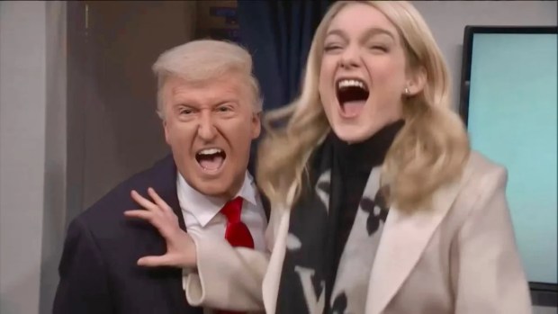 'SNL': Trump berates journalists, shoots down Santa Claus in cold open ...