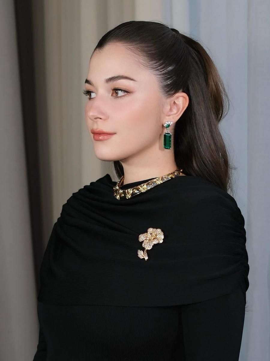 Melihat gaya riasan Anisha Rosnah istri Pangeran Mateen, elegan!