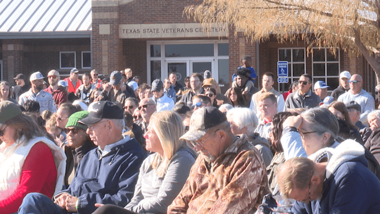 Enormous crowds pack Texas cemetery for Wreaths Across America