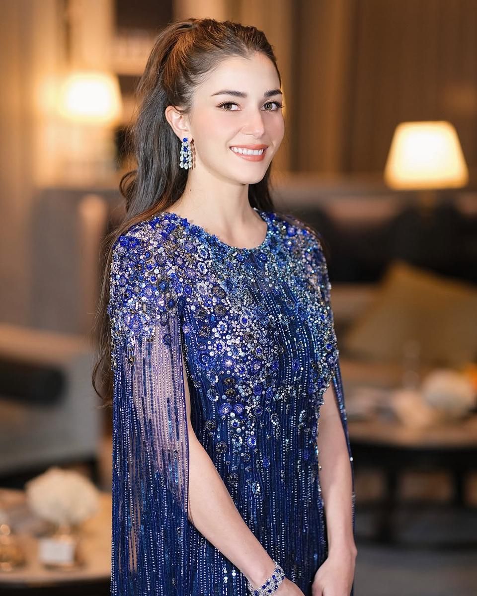 Melihat gaya riasan Anisha Rosnah istri Pangeran Mateen, elegan!