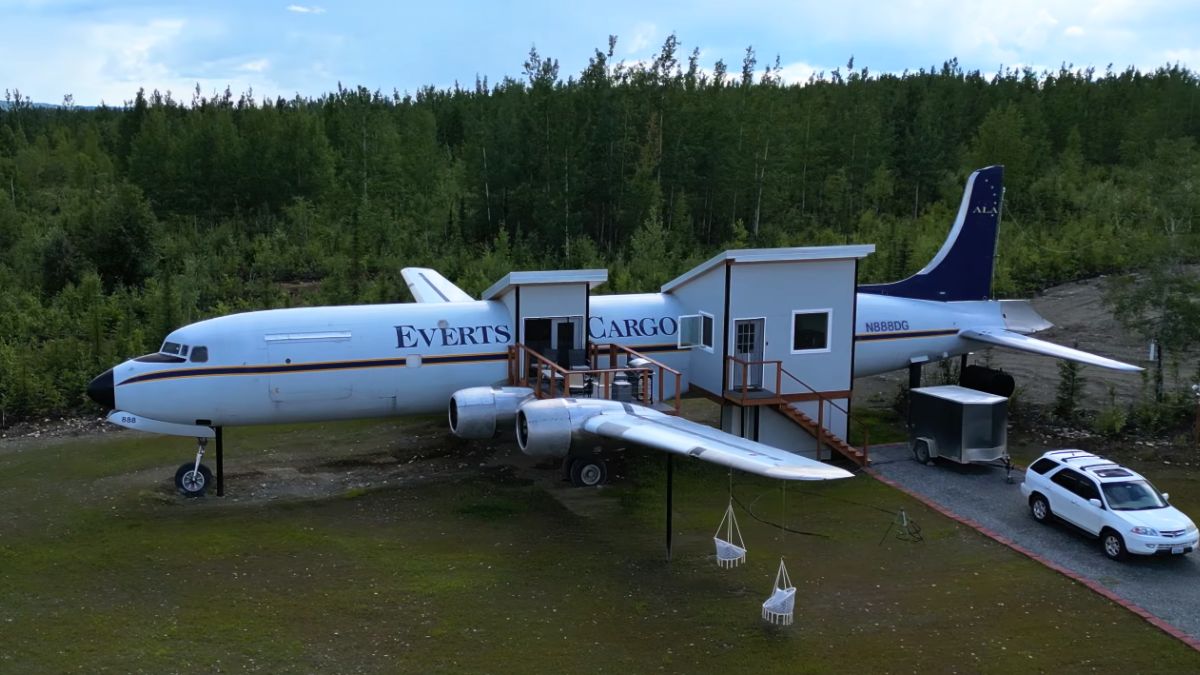 Inside the unique apartment built into a retired airplane