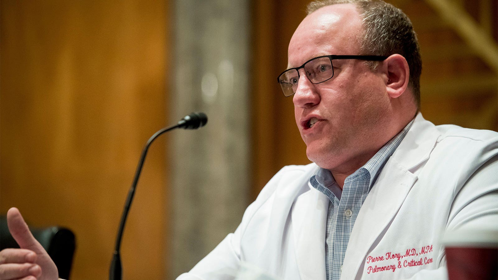 Senator endorses discredited doc's book on chemical he claims treats ...