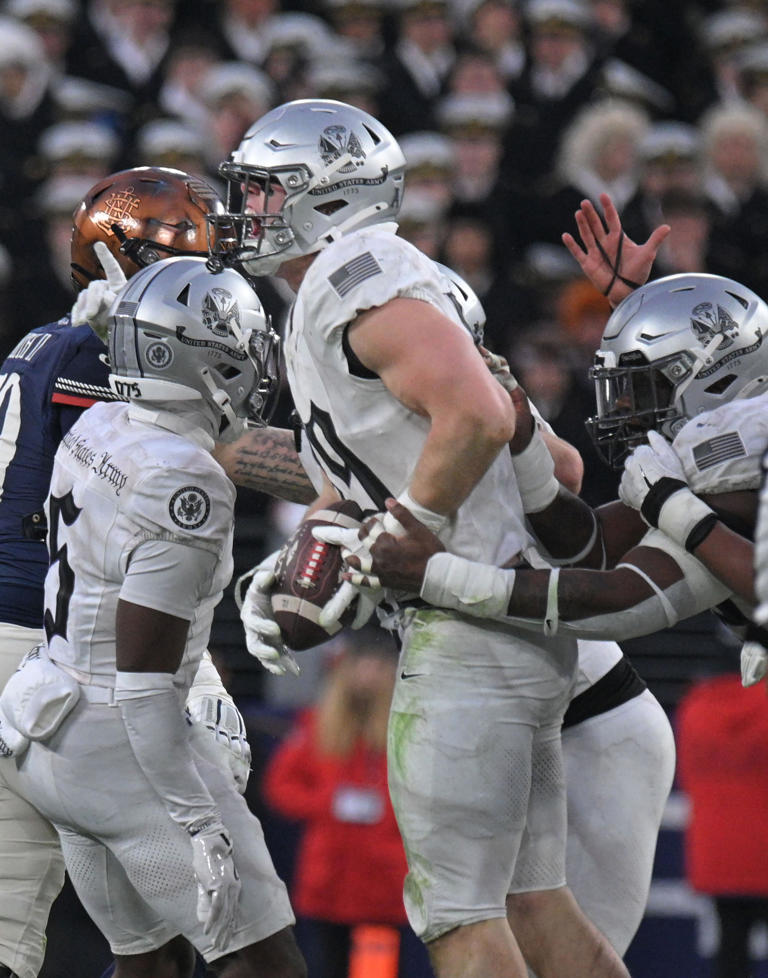 Army-Navy game: Mids rally to dramatic 17-16 victory in Baltimore