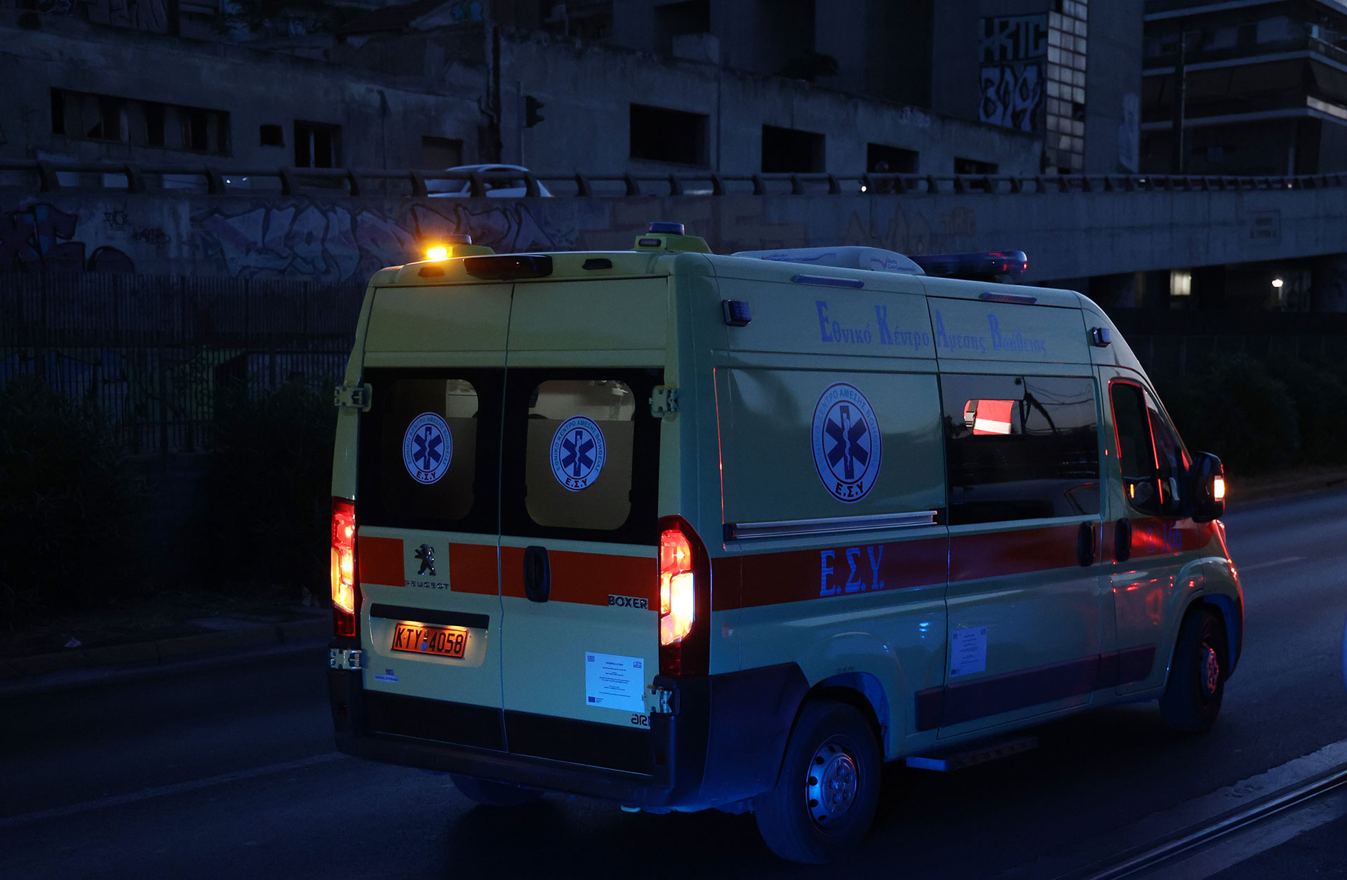 Κολωνός: Ένας νεκρός σε σύγκρουση μηχανής με Ι.Χ.