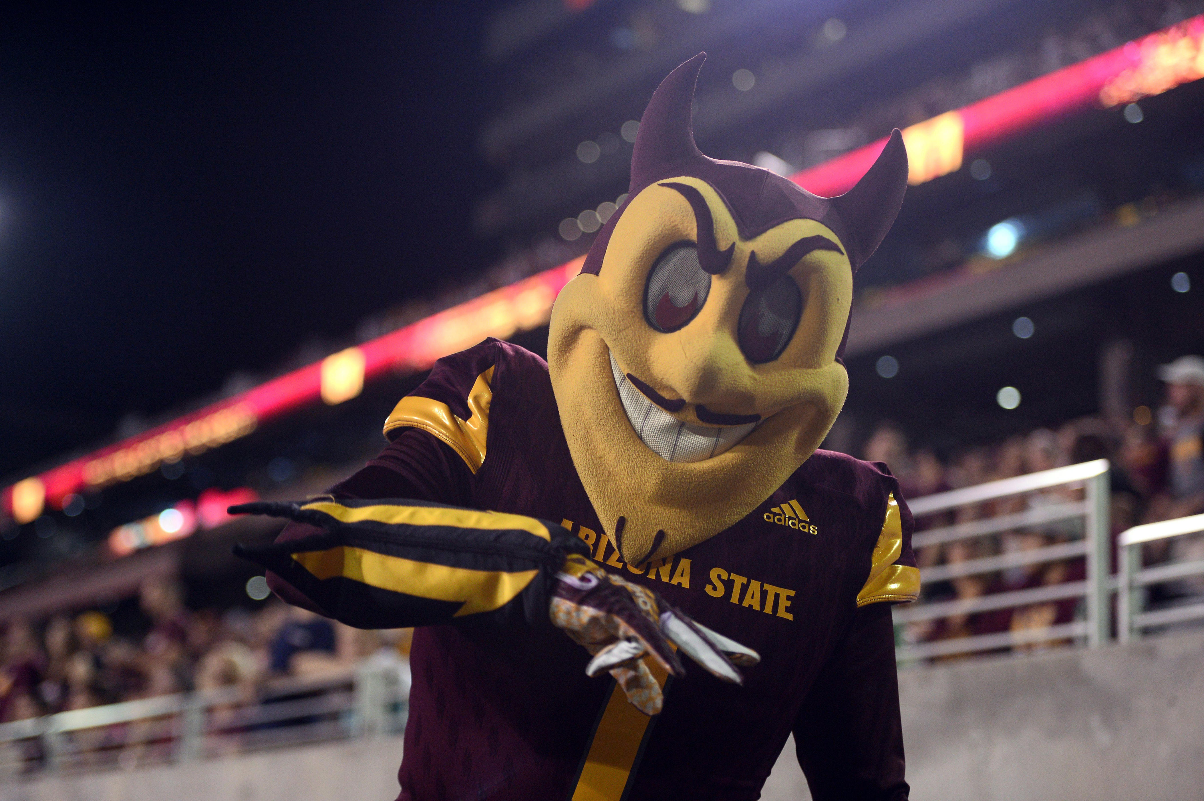 Arizona State beats out Oregon, Miami, others for leading 2027 Texas QB