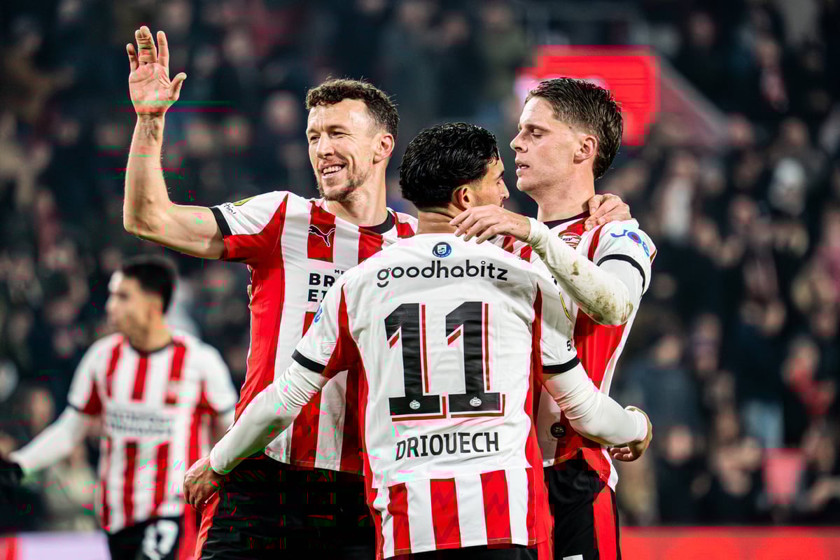 PSV met de schrik vrij tegen Heracles in doelpuntenfestijn en is ...