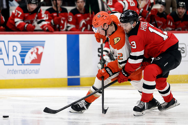 Devils beat the Ducks 4-1 to end a 5-game home losing streak