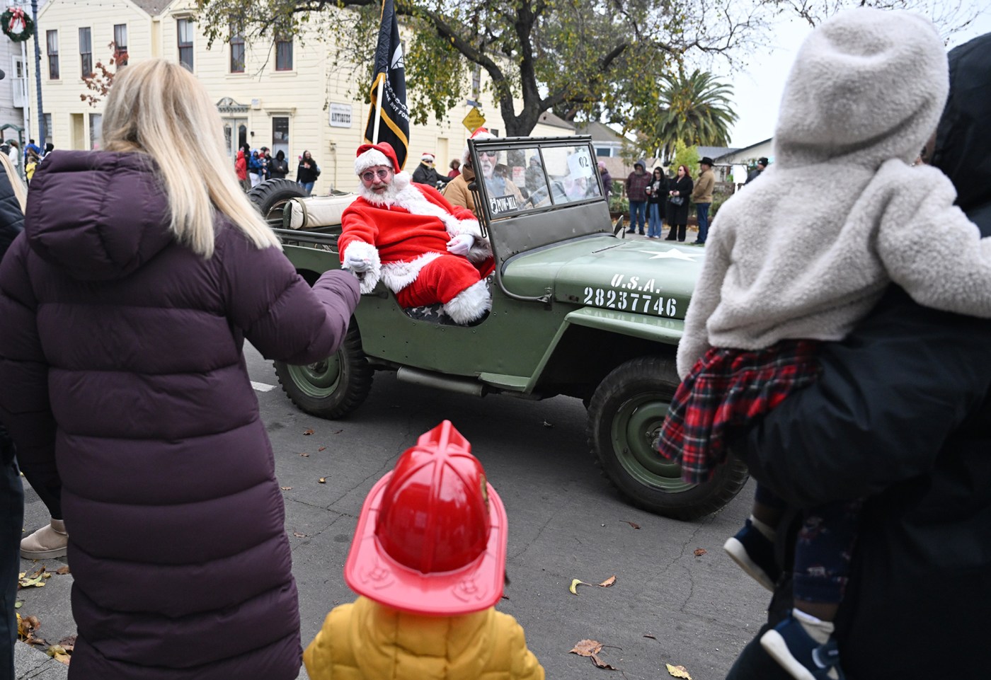 Benicia decks the halls for Christmas parade and holiday market