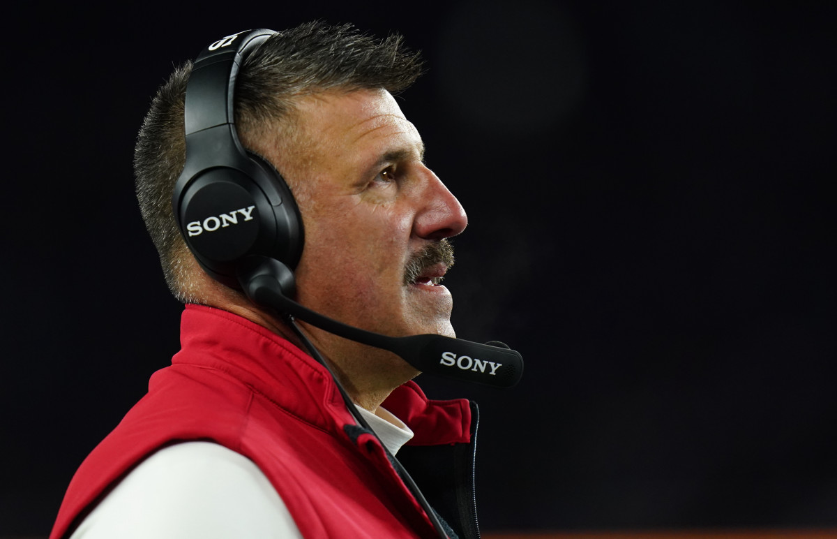 Patriots' Mike Vrabel called out by ex-teammate Tom Brady in hilarious way