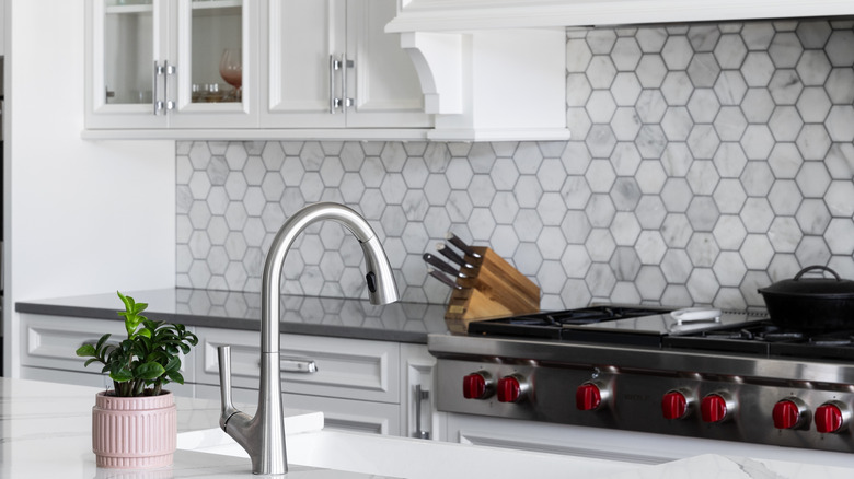 You run the risk of kitchen mold with this popular backsplash design ...