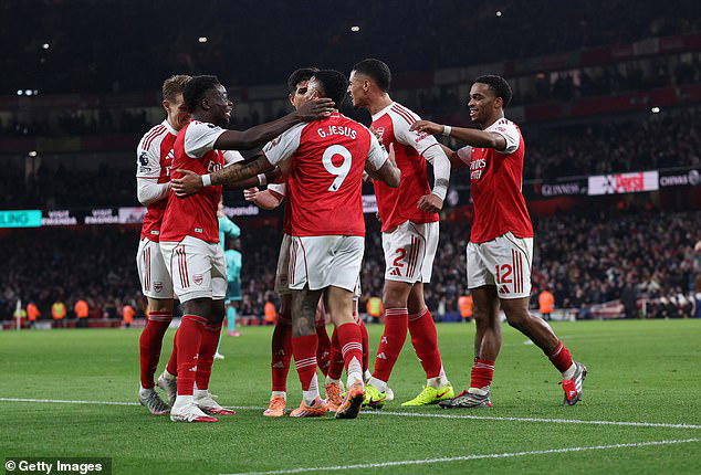 Arsenal escape by the skin of their teeth with 2-1 win against Wolves ...